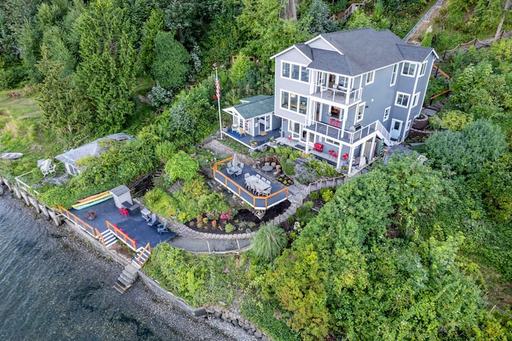 Stunning Beachfront Getaway! - Silverdale, WA