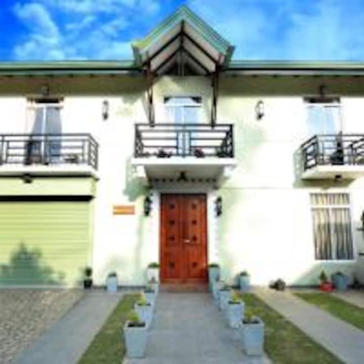 The Hamlyn Holiday Home 8 Br 25 Pax - Nuwara Eliya