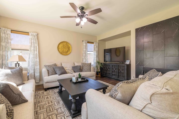 Beautiful 4 Bed 4-bathroom House In Moreno Valley - Lake Perris State Recreation Area, Perris