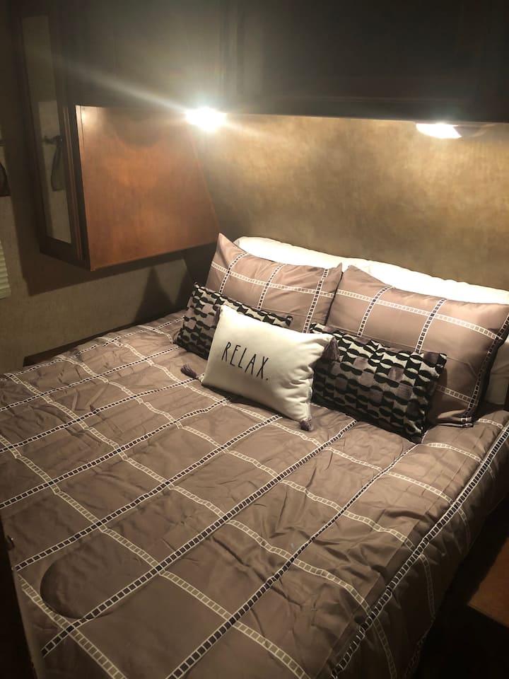 Cozy Comfort At Majestic Cedar Creek - Cedar Creek, TX