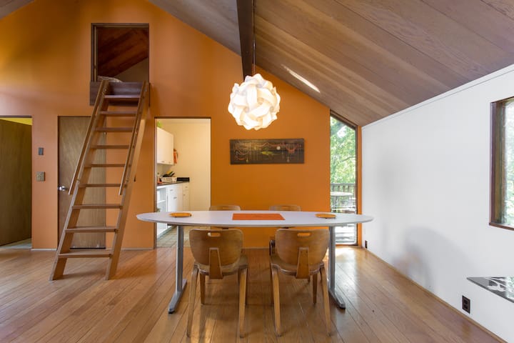 Central Modern Cottage - Santa Cruz, CA