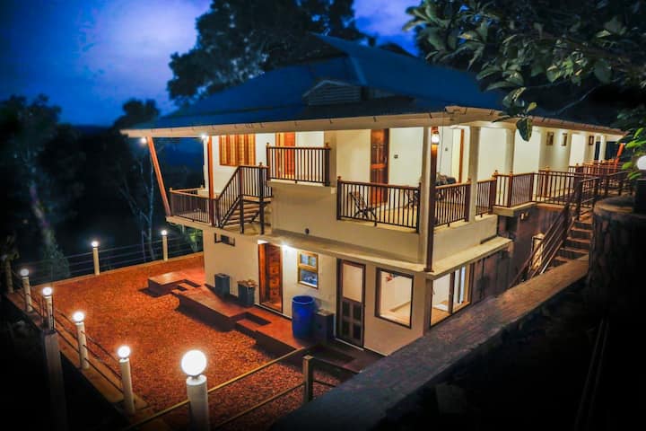 Barefoot Plantation Stay; Entire Top Floor  A/c 2r - Kerala