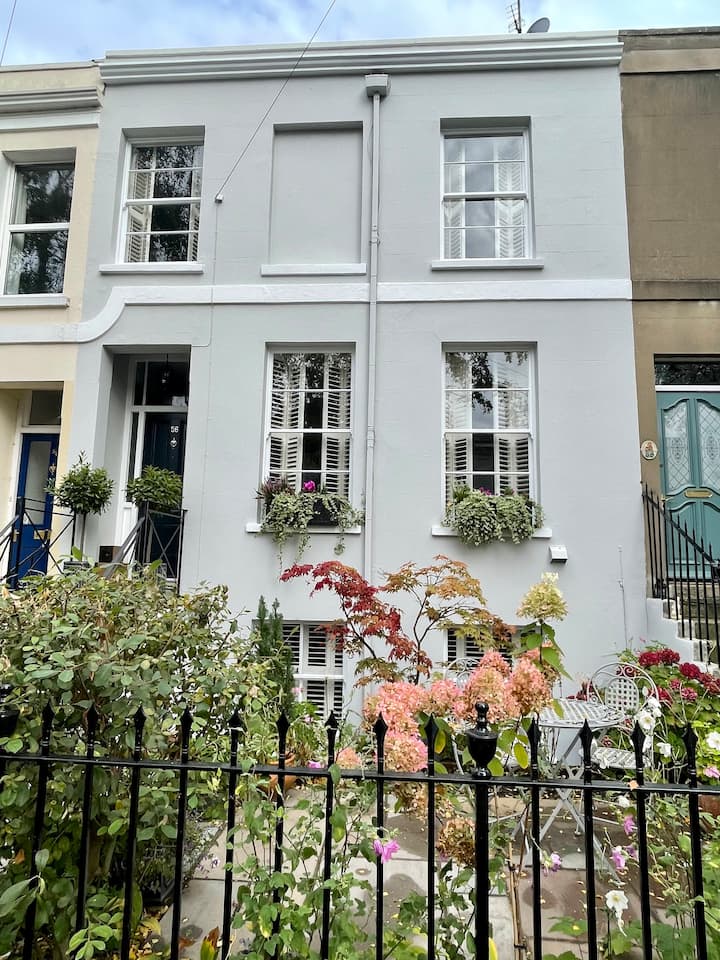 Stylish Garden Apartment In Central Cheltenham - University of Gloucestershire, Park Campus