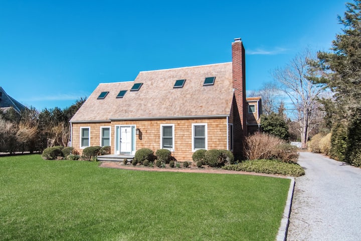 East Hampton Retreat: Walk To Town, Bike To Beach - East Hampton, NY
