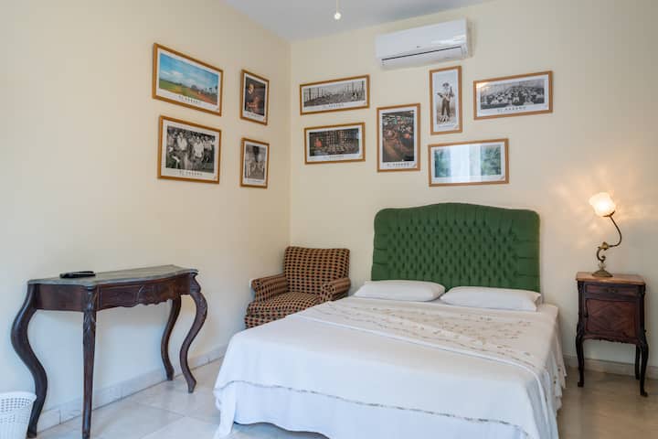 Standard Room At Hostal Colonial, Havana - Cuba