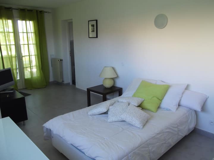 Studio Dans Villa - Lunel