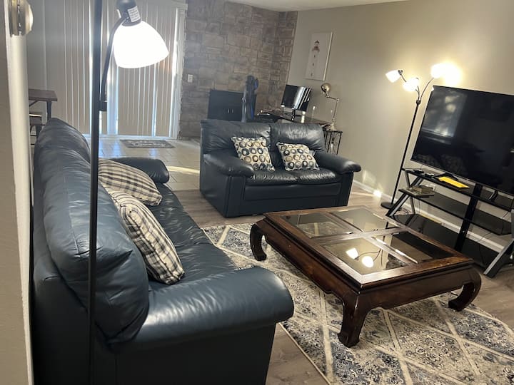 3-bedroom, 2-bath Condo With Fireplace And Patio - Aurora, CO