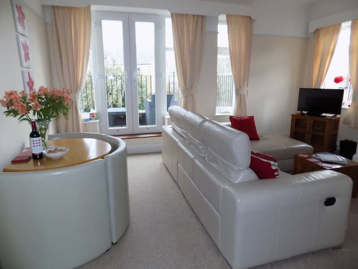 Templemore - 2 Bedroom Apartment With Balcony - Buxton, UK