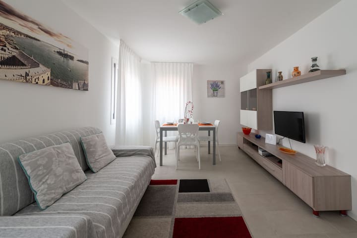 Spacious 2nd Floor Apartment Next To The Casino - Venecia
