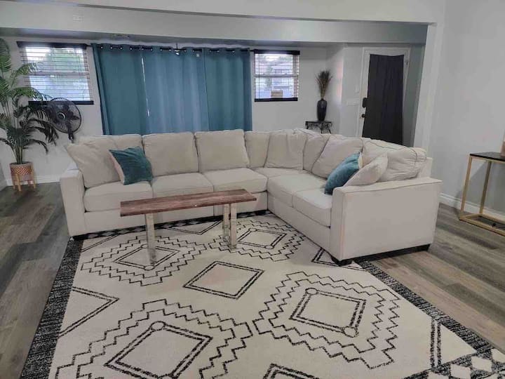 Spacious Family Friendly Home Away - El Cajon, CA