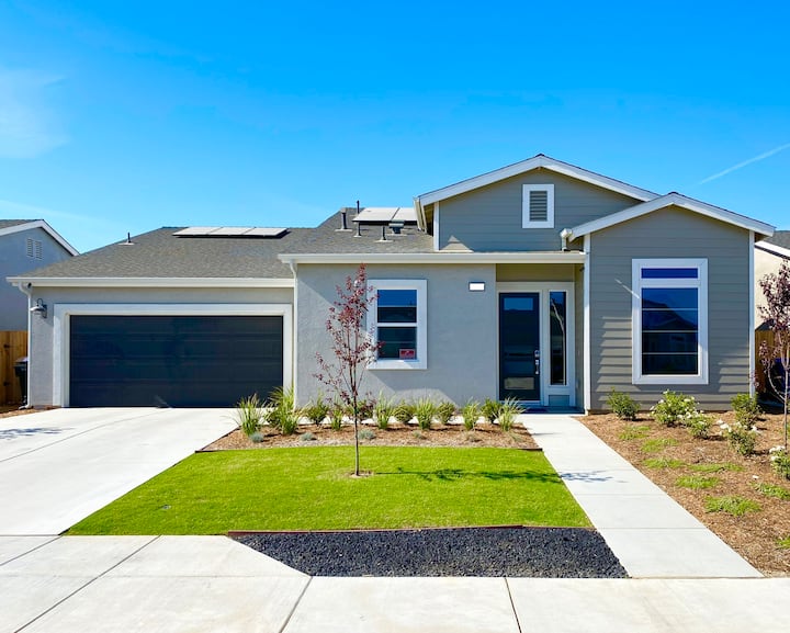 New Model Home In Desirable Southwest Bakersfield - Bakersfield, CA