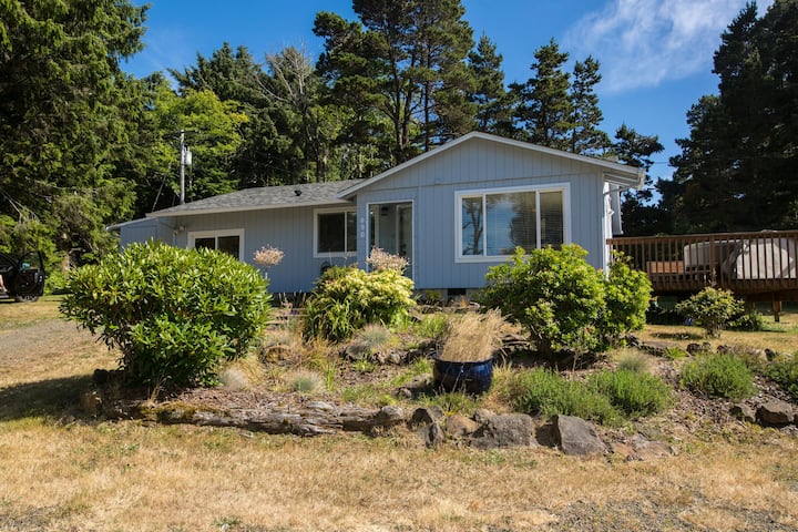 "Hideaway" Private Ocean View Home With Hot Tub. - Lincoln City, OR