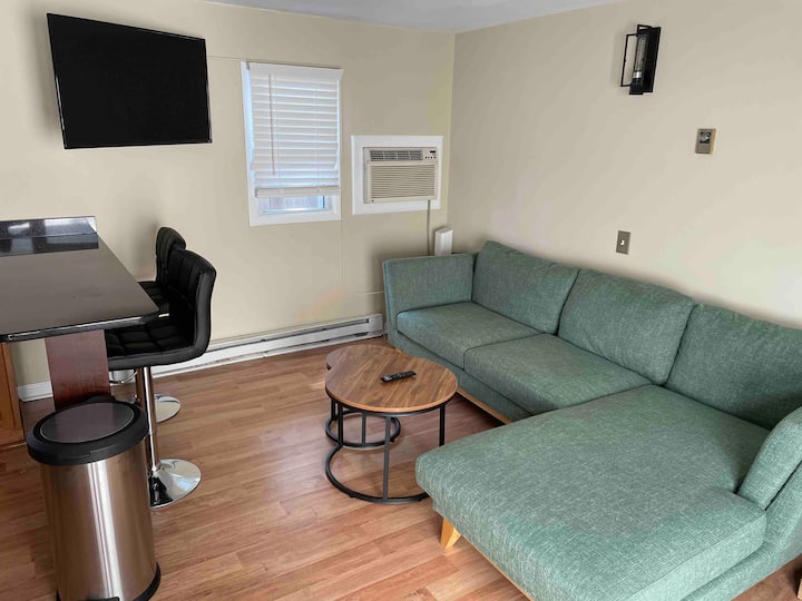 Lovely 1-bedroom Condo W/ Parking.  Close To Beach - Rehoboth Beach, DE