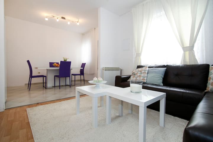 Pleasent Anela Apartment - Podstrana