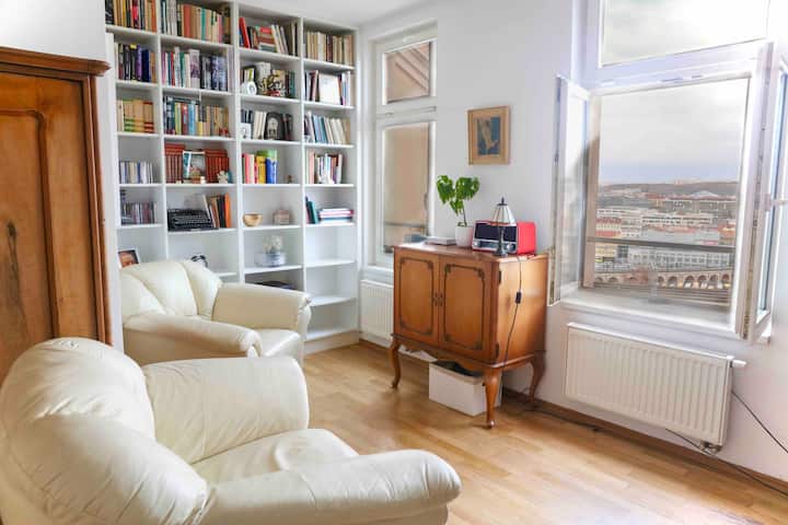Panoramic Skyline: Apartment Near Old Town Square - Praha