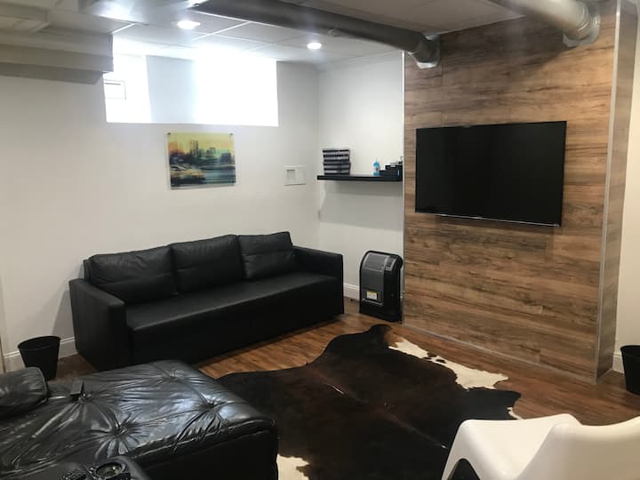 Beautiful Basement Separate Entrance.centrally Loc - Baltimore, MD