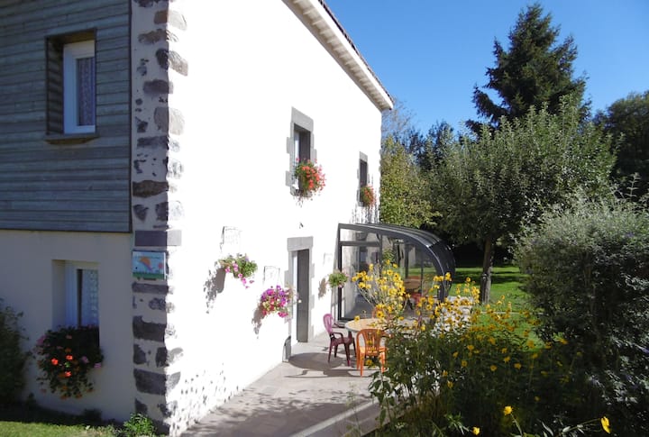 Gite Manzat, 8 Pers , 3 Chambres, Vulcania, Lac - Châtel-Guyon