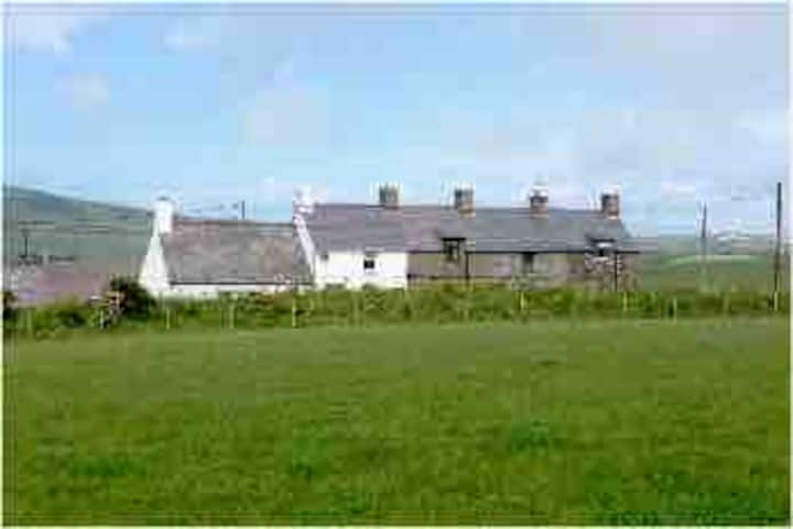 Traditional Two Bedroom Cottage: Area Of Onb - Aberdaron