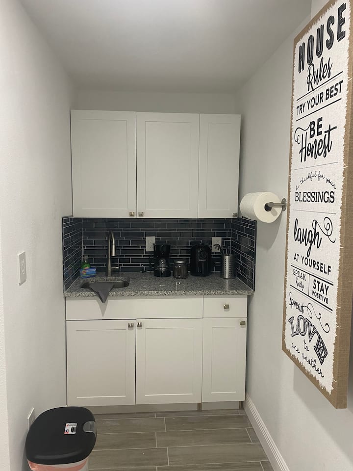 Citrus Park Tampa Get Away Alaje Apartment - Tampa, FL