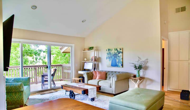 3 Bedrms + Office! Pretty View, 25min To Malibu! - Agoura Hills, CA