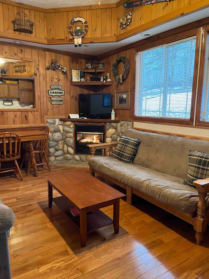 Beautiful & Rustic 4 Bdr Chalet Made For Memories! - Salamanca, NY