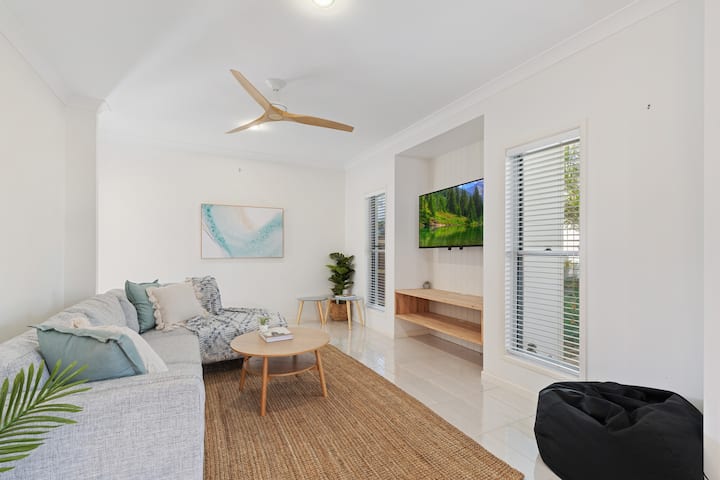 M A K I N’ W A V E S | Family Beach House - Mudjimba