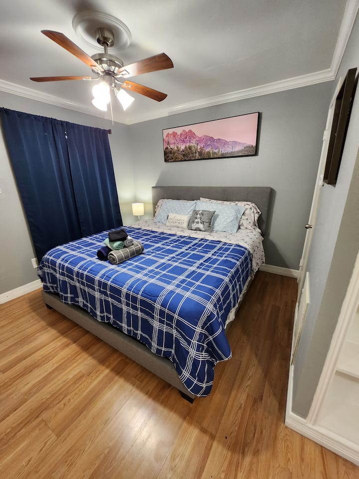 E10- Chic Midtown Studio 1br | King Bed + Smart Tv - Houston, TX