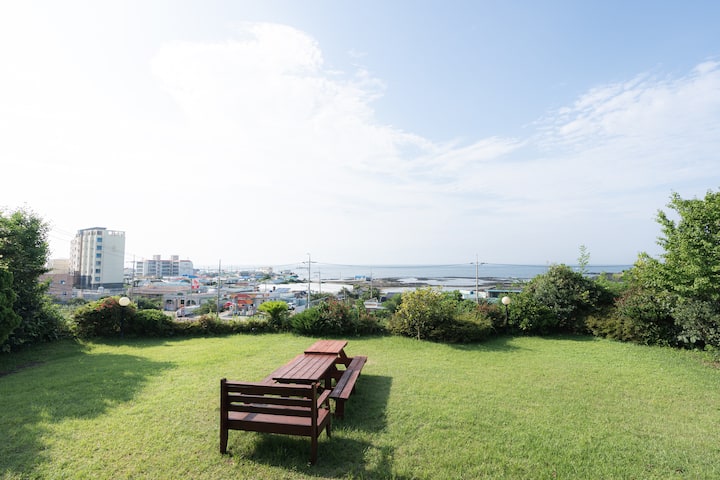 💙그 해 우리는_바다파파1f
Sea View House🌊
#제주가족펜션 
#제주단체펜션 - Jeju-do