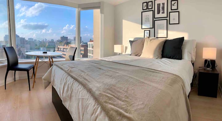 Boutique Bachelor In Yorkville - Toronto, ON