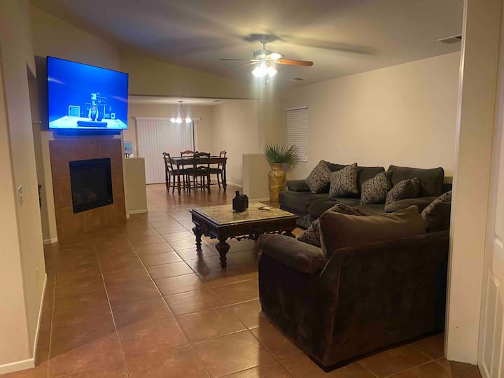 Comfortable 4-bedroom Home Minutes From Festival - Coachella, CA