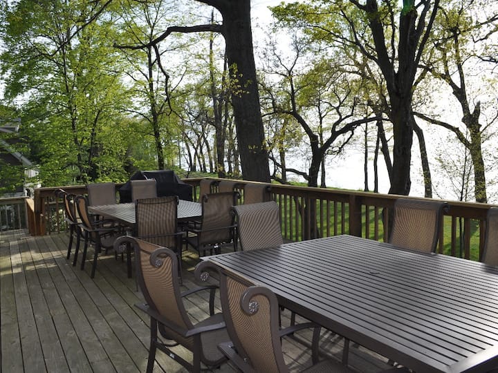 Beautiful Beach Front Luxury Home On Lake Michigan - Benton Harbor, MI