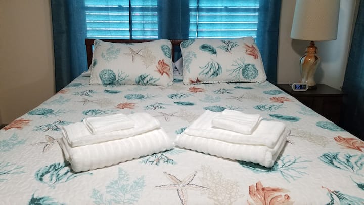 Galveston's Getaway - Island Center - Galveston, TX