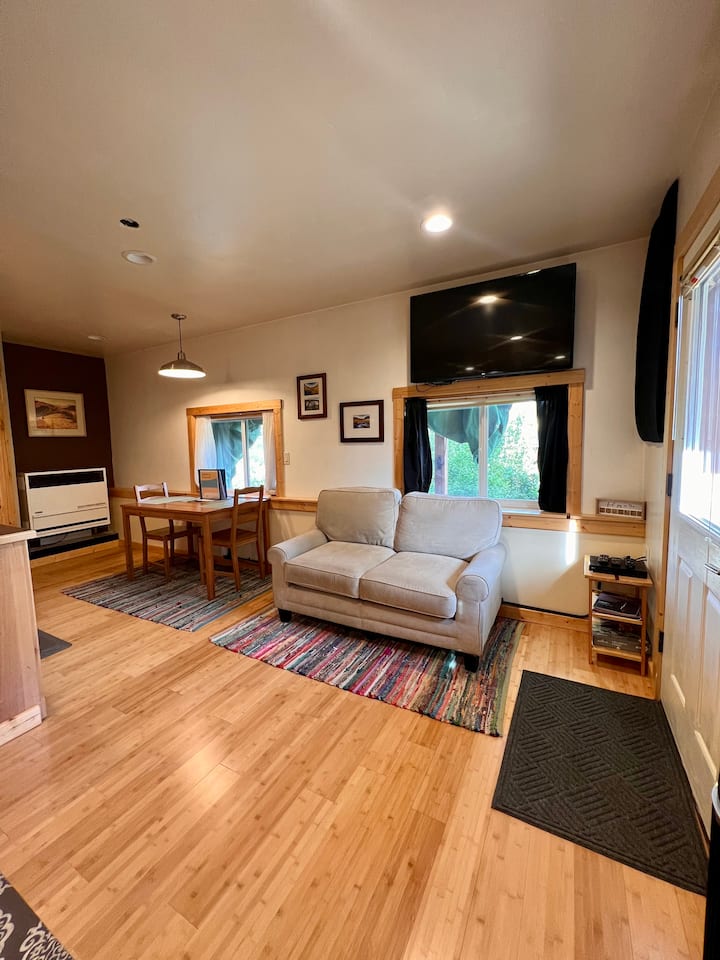 Lovely Studio Apt, 5min Walk To Bizz Johnson Trail - Susanville, CA