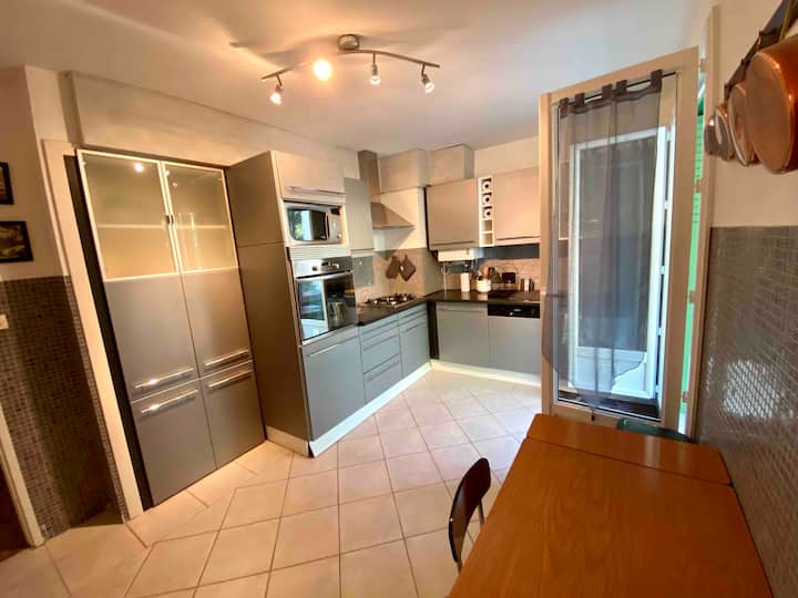 Grand T3 Avec Balcon Et Stationnement - Marseille