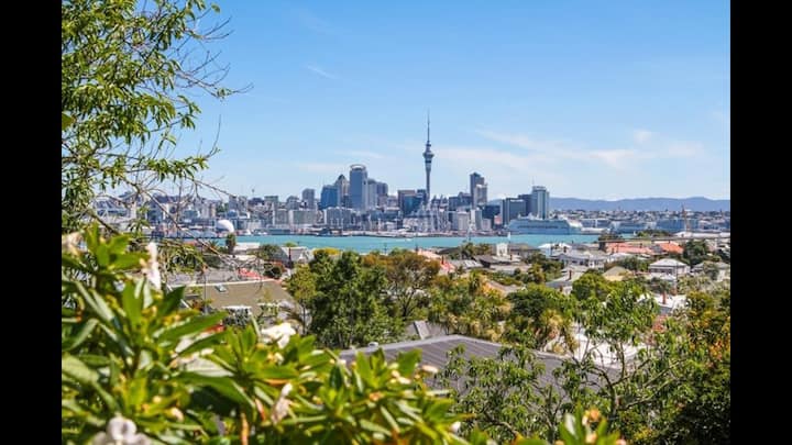 Modern City View Stunner - Auckland