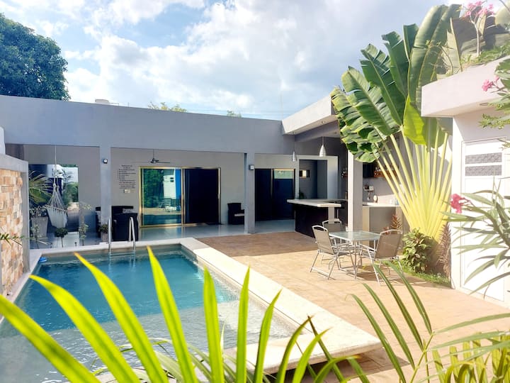 Casa Dina, Amplia Y Céntrica,  Suficiente Espacio. - Yucatan