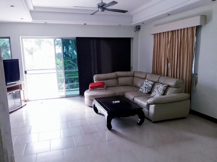 2 Bed 2 Bath ( 188sqm) Near The Beach. - Pattaya City