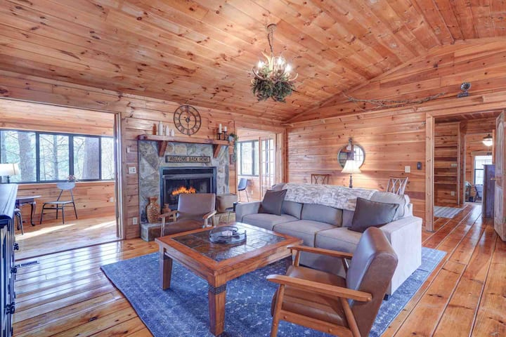 Mountain Getaway W/hot Tub + Bonus Room - Cherry Log, GA
