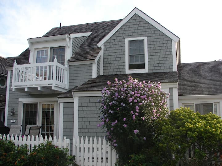 Beach, Steps Away, * Reduced Seasonal Rental * - Cape Cod, MA