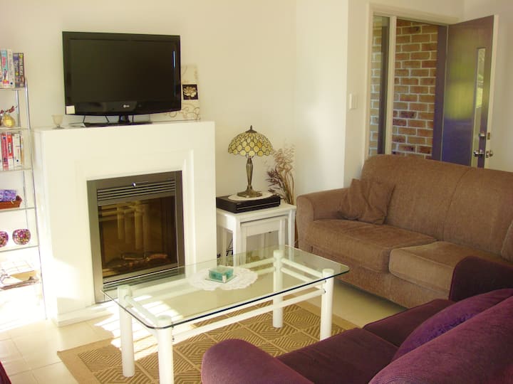 Lakeside Cottage Primbee - Absolute Waterfront Position - Dapto