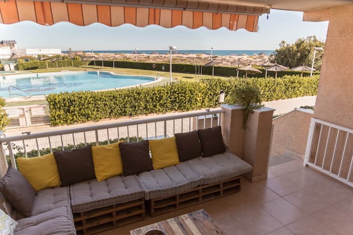 Villa En Urbanización Privada A Primera Línea - Cullera