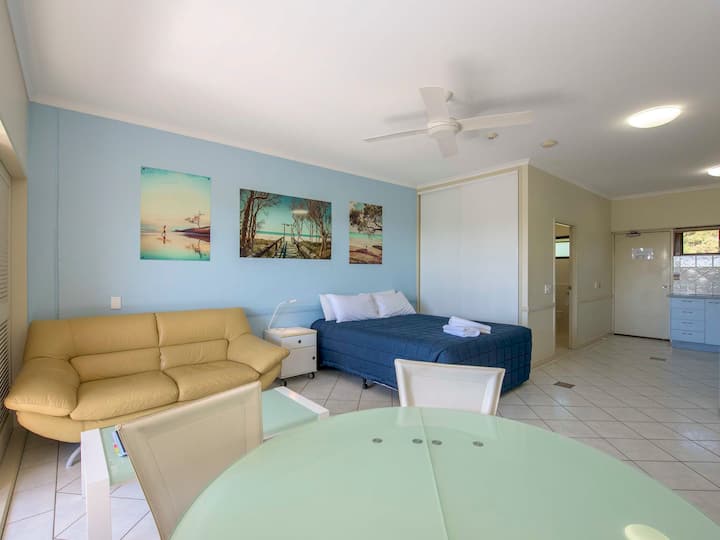 Absolute Beachfront Studio Apartment - Point Lookout