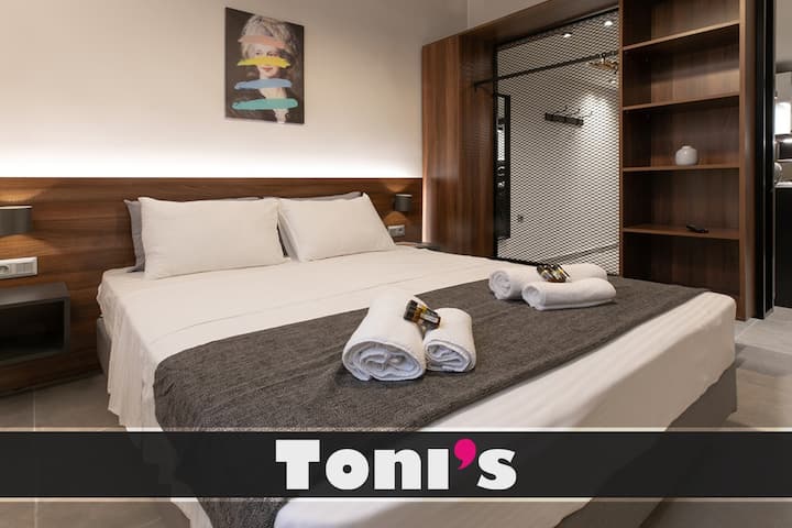 Toni's - Amazing Home 2' From Acropolis Museum - Athens