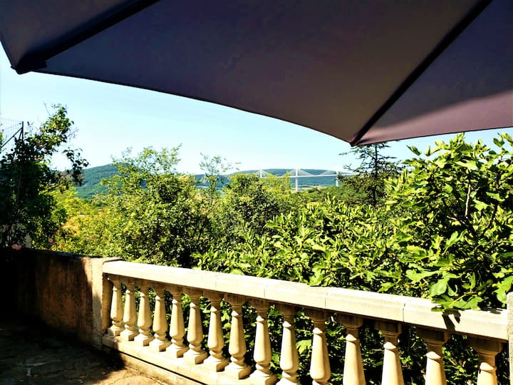 Appartement Vue Viaduc De Millau - ibis Budget Millau Viaduc