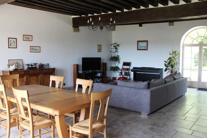 La Trolière : Cocooning Dans La Chambre De La Tour - Bourbon-l'Archambault