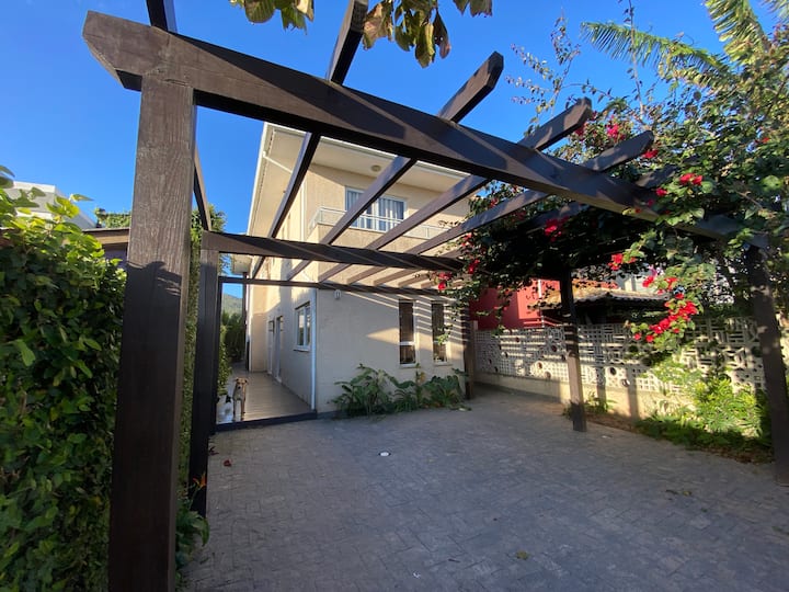 Casa Campeche. 3 Suítes E Piscina. - Florianópolis
