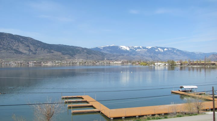 Lakeshore Villas - 3 Bed Condo - Snowbirds Welcome - Osoyoos