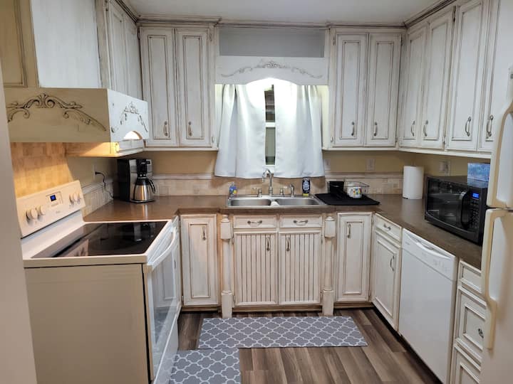 2-bedroom Furnished House Near Local Refineries - Lamar University, Beaumont