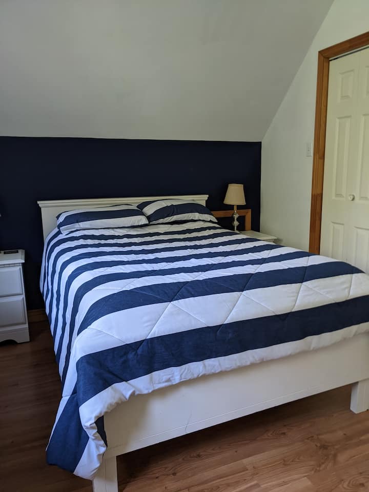 Dry Dock Bed And Breakfast - Crew's Quarter Room - Tobermory