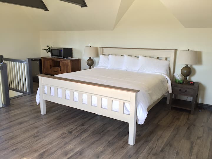Elegant Suite - Private Bath/ Entry - Bonavista
